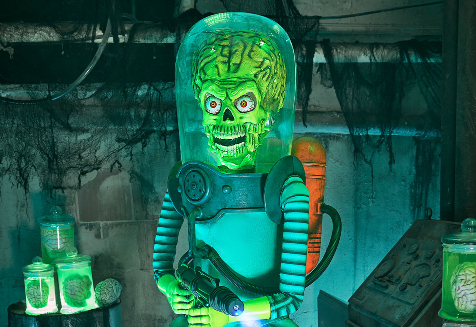 Spirit Halloween Announces New "Mars Attacks" Animatronics for ...