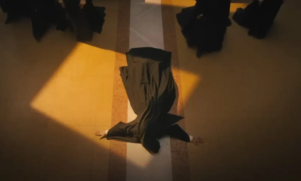 "The First Omen": New Still of "Servant" Actress Nell Tiger Free in ...